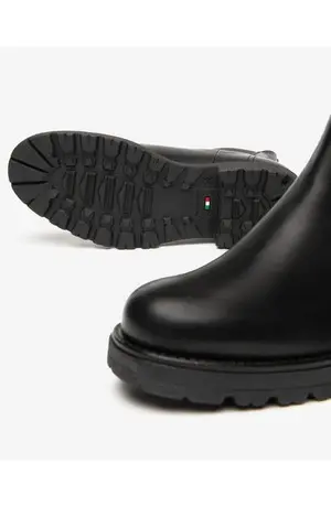NEROGIARDINI Leather Chelsea Boot