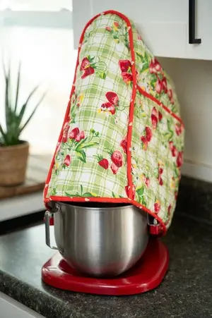 MODERN PRAIRIE Strawberry Gingham Stand Mixer Cozy