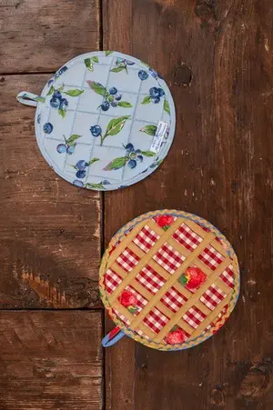 MODERN PRAIRIE Berry Fine Pie Time Potholder & Trivet