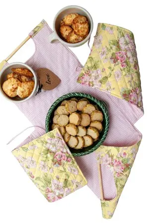 MODERN PRAIRIE Apple Blossom Casserole Carrier - Yellow