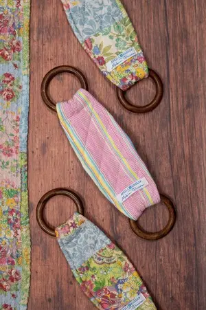 MODERN PRAIRIE Garden Collage Patchwork Tea Towel + Set Of 3 Wooden Loop Hangers
