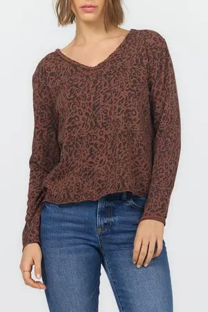 DEAR JOHN Vanya Long Sleeve V-neck Slub Knit T-shirt - Brown Leopard