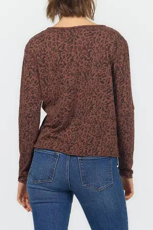 DEAR JOHN Vanya Long Sleeve V-neck Slub Knit T-shirt - Brown Leopard