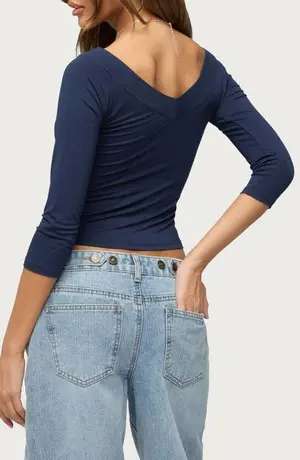 EDIKTED Cecilie V Neck Quarter Sleeve Crop T-shirt