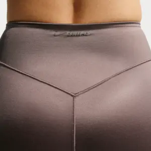 Nike Skims Satin Shine 7" Bonded Biker Shorts