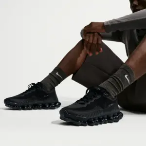 Nike Liquid Max Sneakers - Black