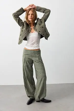 Free People Low-rise Balloon Pants With Pleated Details - Army Combo