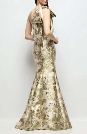 Alfred Sung Leanor Metallic Bow Shoulder Trumpet Gown