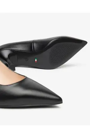NEROGIARDINI Scalloped Leather Pump