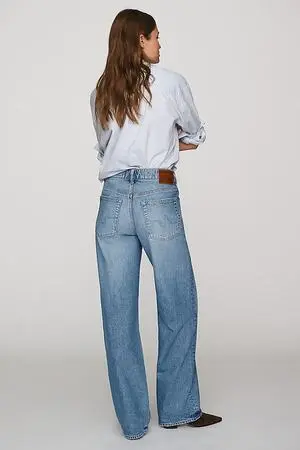 Ag Billie Low-slung Straight Leg Jeans In Light Wash