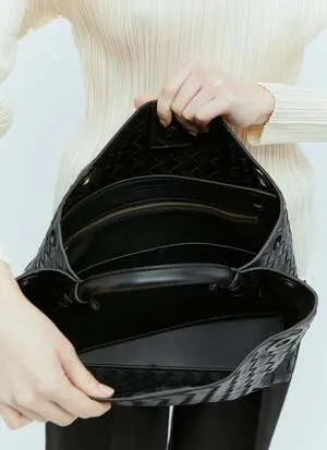 Bottega Veneta Medium Andiamo Handbag - Black