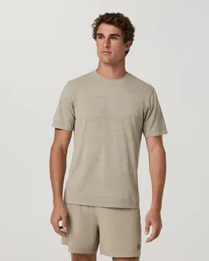 Vuori Short Sleeve Clearview Engineered T-shirt - Biscotti