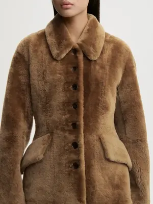 BY MALENE BIRGER Adeline Shearling Jacket - Toffee