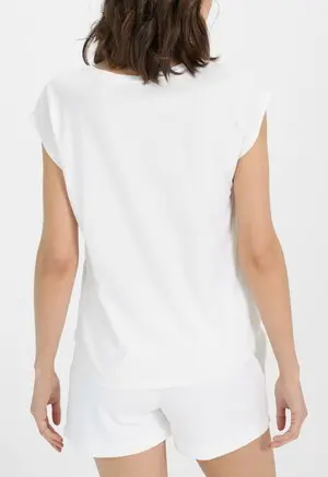 JUVIA Letter Print T-shirt