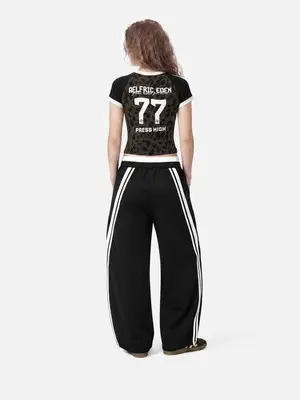 AELFRIC EDEN Leopard Print V-neck Cropped T-shirt With Raglan Sleeves