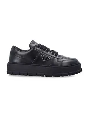 Prada Enamel Triangle Leather Sneaker For With Lug Rubber Sole, 50 Mm - Nero