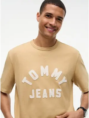 Tommy Hilfiger Distressed Logo T-shirt