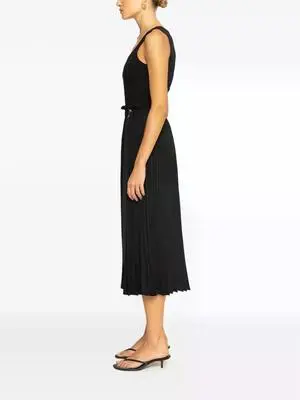 NISSA Logo Embroidered Stretch Top