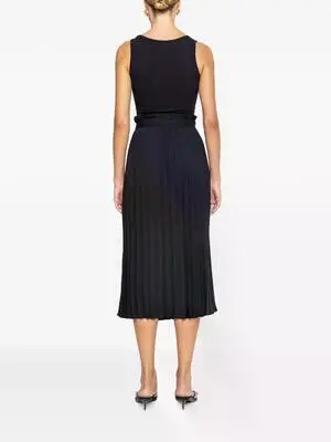 NISSA Logo Embroidered Stretch Top