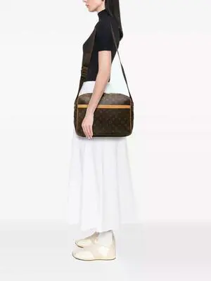 LOUIS VUITTON 2001 Monogram Reporter Gm Crossbody Bag