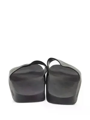 Gucci Gg Supreme Canvas Slides - Brown