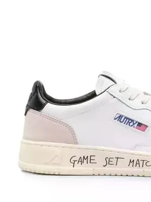 AUTRY Medalist Low Sneakers In And Black Suede And Leather With Lettering - White