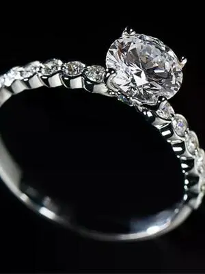 SOLO FOR DIAMONDS Diamond-embellished Prong-set Ring