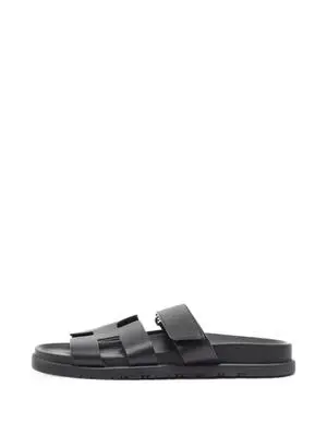 Hermès Chypre Leather Flat Sandals - Black