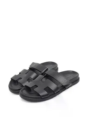 Hermès Chypre Leather Flat Sandals - Black