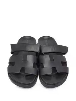 Hermès Chypre Leather Flat Sandals - Black