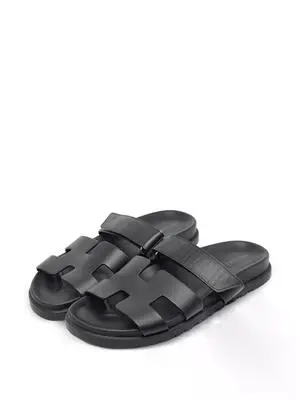 Hermès Chypre Leather Flat Sandals - Black