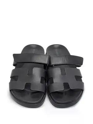 Hermès Chypre Leather Flat Sandals - Black