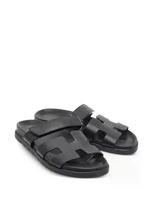Hermès Chypre Leather Flat Sandals - Black