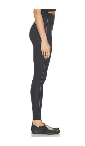 NIKESKIMS Weightless V- Panel Tights In Black