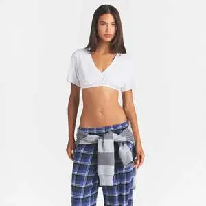 SKIMS Super Cropped V Neck T Shirt | White | | Worn In Jersey - Snow