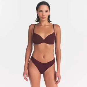 SKIMS T Shirt Bra | Red | | Fits Everybody - Currant