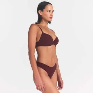 SKIMS T Shirt Bra | Red | | Fits Everybody - Currant