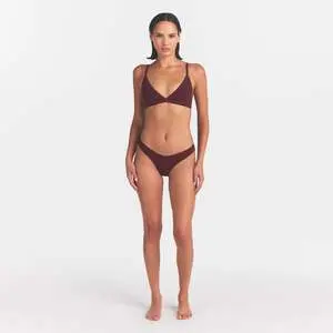 SKIMS Dipped Front Thong | Red | | Fits Everybody - Currant