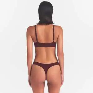 SKIMS Dipped Front Thong | Red | | Fits Everybody - Currant