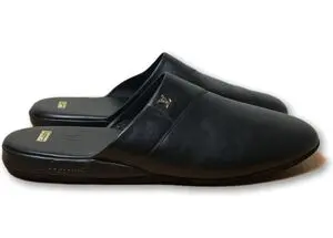 LOUIS VUITTON Hugh Slipper Supreme - Black
