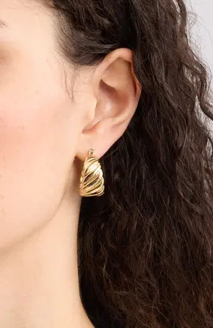 Nordstrom Fluted Tapered Hoop Earrings - Gold