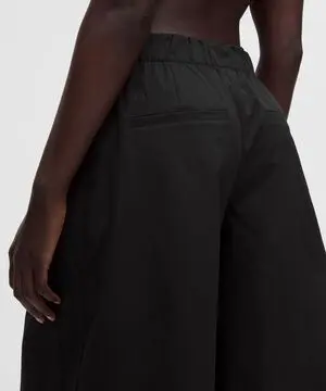 Lululemon Woven Mid-rise Bermuda Shorts - Black