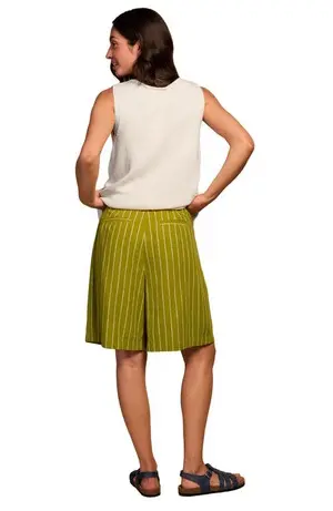 CELTIC & CO. Pleat Front City Shorts