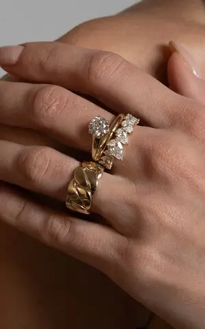 VICE VERSA 14k Yellow Bias Crescendo Ring
