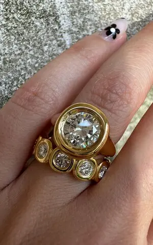 VICE VERSA 14k Yellow Cushion Eternity Band With Diamonds