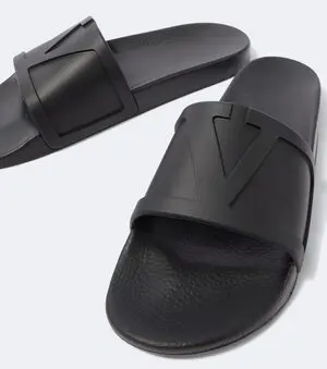 Valentino Garavani Vlogo Slides