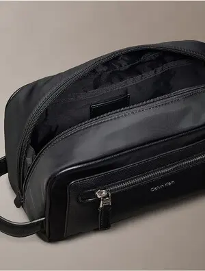 Calvin Klein Raised Logo Dopp Kit