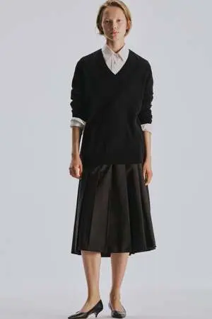THE ROW Phora V-neck Cashmere Sweater - Black