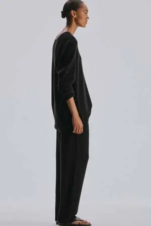 THE ROW Long Sleeve Cashmere V-neck Sweater - Black