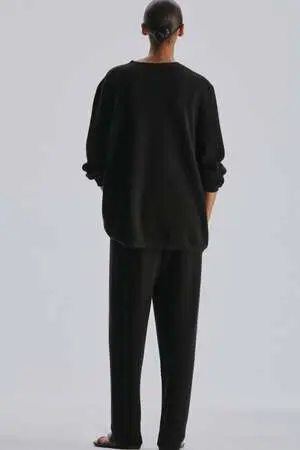 THE ROW Long Sleeve Cashmere V-neck Sweater - Black